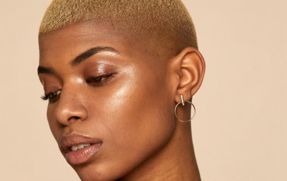 HOW TO GET THE GLOSSY MAKE UP LOOK